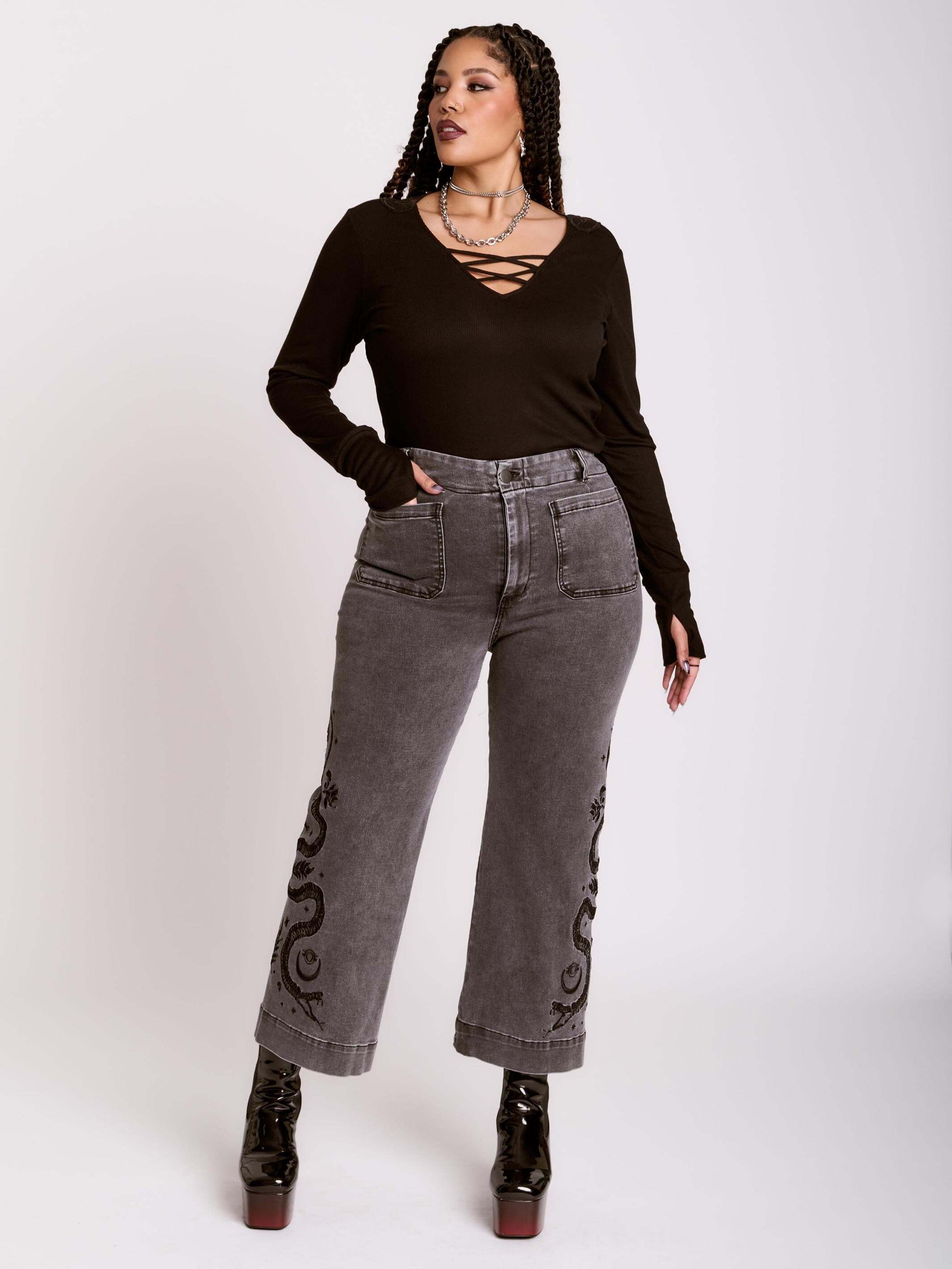Distressed Embroidered Jeans – Midnight Hour