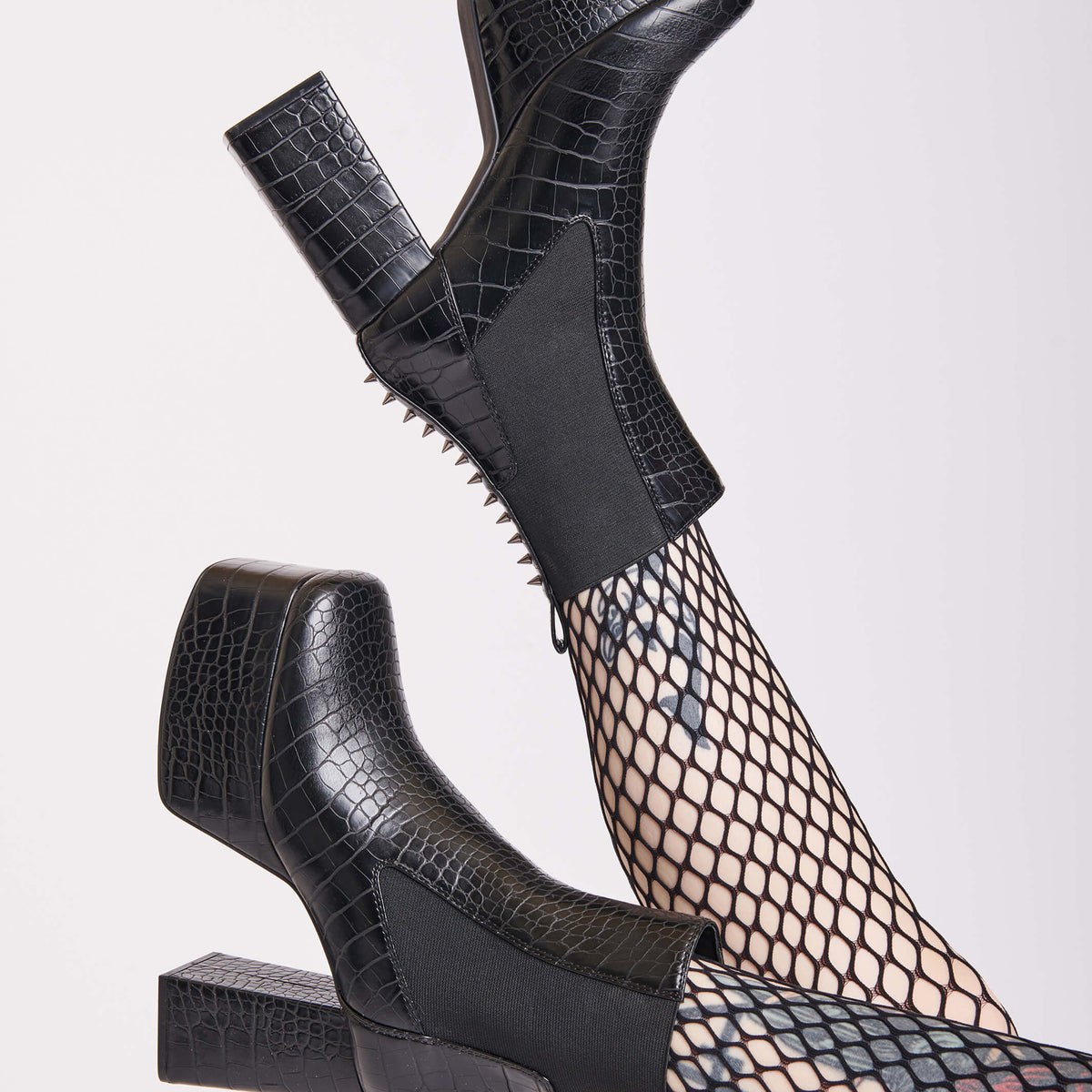 Spine Chiller Platform Boots – Midnight Hour